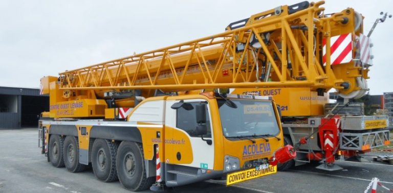 Louer une grue de levage 100T avec opérateur - Acoleva